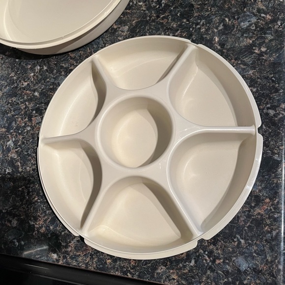 Tupperware | Dining | Tupperware Serving Center With Lid | Poshmark